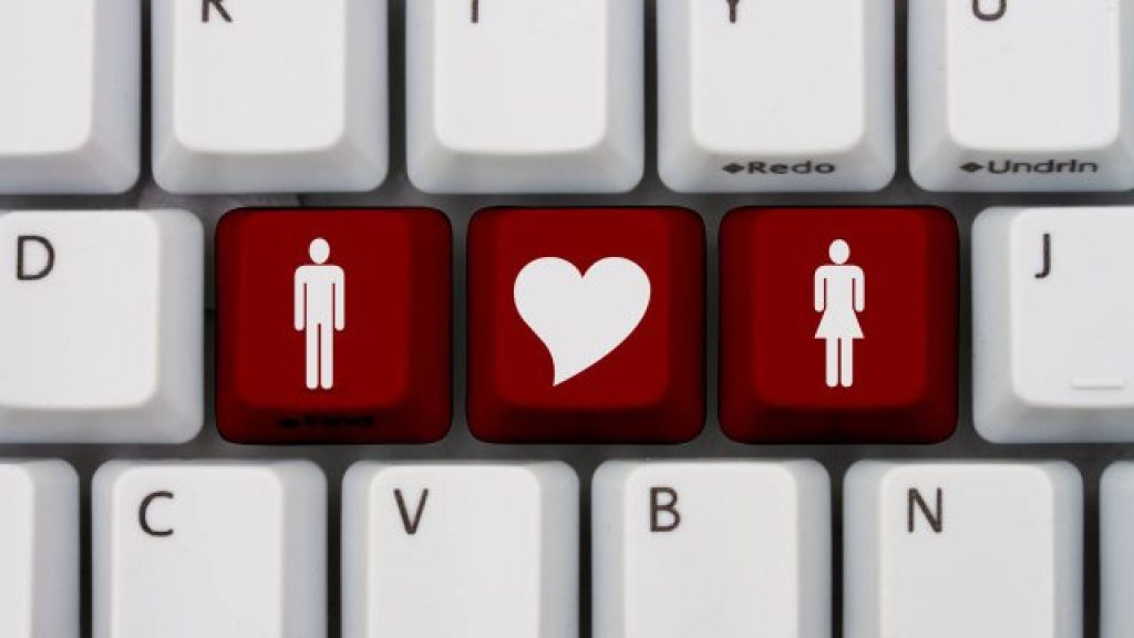 Tinder vs Meetic, ¿cuál elegir? Comparativa completa 2025 - Tecnoguia